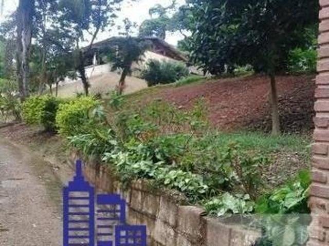 EXCELENTE CHÁCARA COM 2.000 METROS COM PISCINA À VENDA EM SÃO ROQUE