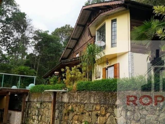 EXCELENTE CHÁCARA DE 5000 M²/CASA SEDE/PISCINA/ÁREA GOURMET COM ESCRITURA, ACEITA FINANCIAMENTO À VE