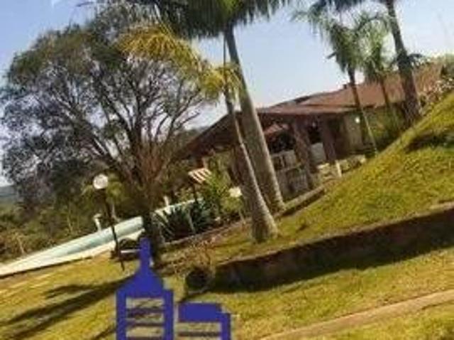 EXCELENTE CHÁCARA DE 10.000 M² / CASA SEDE/ PISCINA E LAGO À VENDA EM IBIÚNA