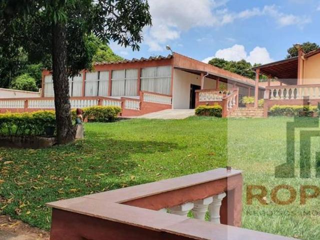 EXCELENTE CHÁCARA DE 2.200 M²/ CASA SEDE/ PISCINA/ SALÃO DE FESTAS À VENDA EM SÃO JOSE DOS CAMPOS PO