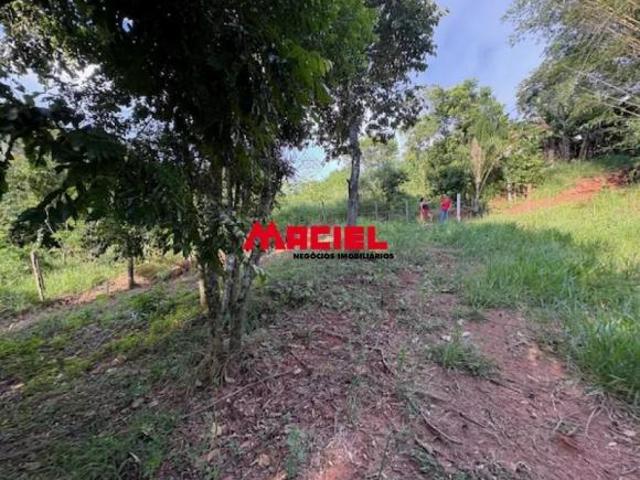 Excelente Chacara na beira do asfalto, proximo a escolas padaria, farmacia, estuda pequeno parcelame