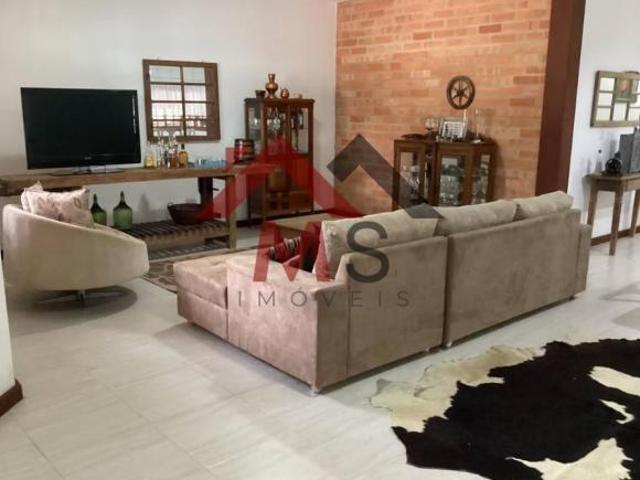 Excelente Chácara seja para moradia ou lazer localizada em Condomínio Fechado