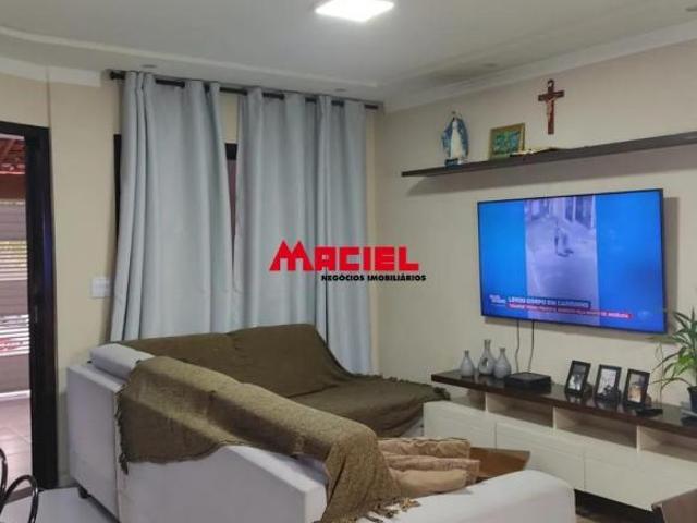Excelente csa com 3 dormitório sendo 1 suite todos com armario