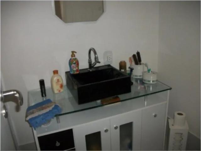 Excelente apto todo reformado, cozinha ampla, suite com armarios, sala para 2 ambientes