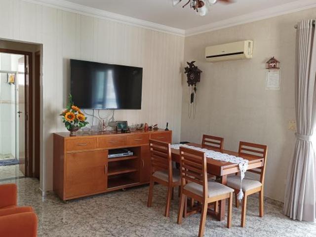 Excelente Apto Mobiliado a Meia Quadra da Praia com Vista ao Mar