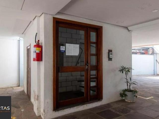 Excelente apto. no Bairro Partenon, com 52m2 de área útil, semi mobiliado, de 01