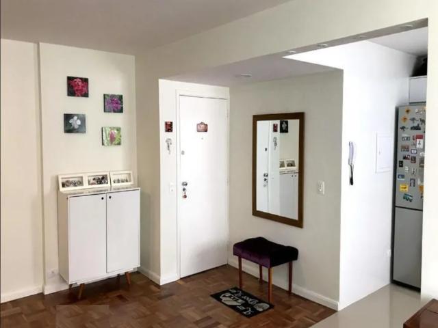 Excelente apto reformado de 68 m² c/ 2 dormitórios com armários embutidos, sala ampla para 2 ambient