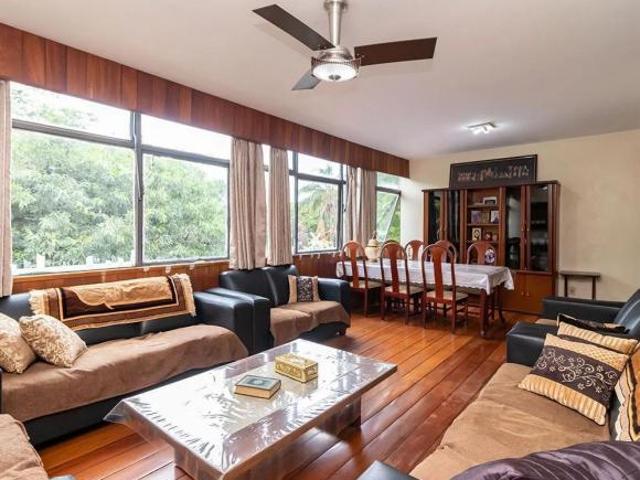 EXCELENTE AP. 3 QUARTOS BEM AMPLO COM 124m²