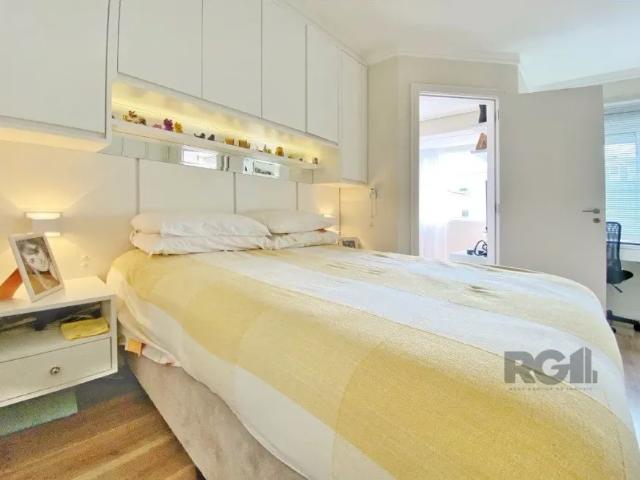 Excelente apartamento 1 dormitório com suíte, lavabo e vaga coberta