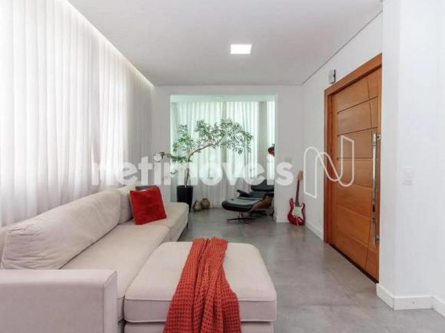 Excelente apartamento 1 por andar com 270m²  de área total