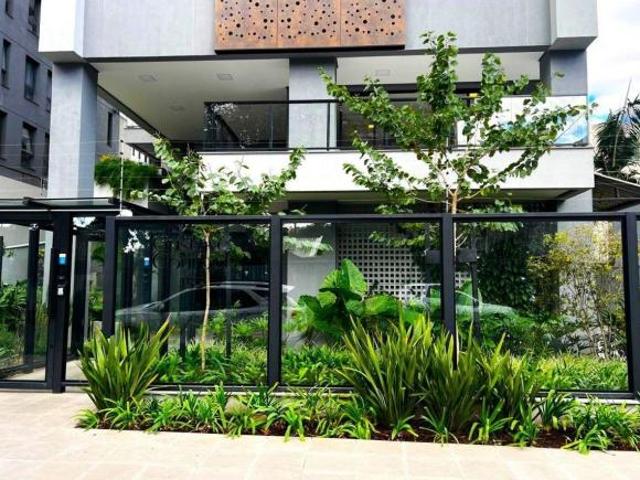 Excelente apartamento 2 dormitórios com sacada e vaga coberta no Petrópolis