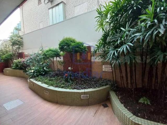 Excelente apartamento 2 dormitórios + dependência no coração do Gonzaga!
