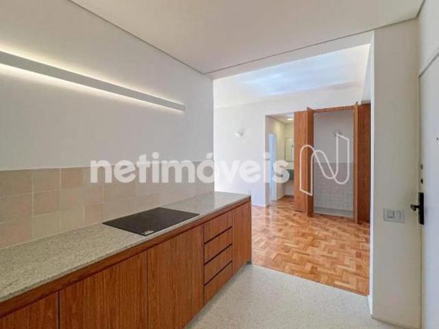 Excelente apartamento 2 Quartos no JK, 100% reformado com linda vista para a Pra