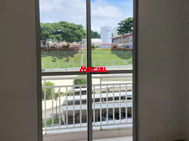 EXCELENTE APARTAMENTO COM LAZER COMPLETO, ELEVADOR E ACADEMIA