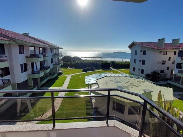 Excelente apartamento com saida para a praia
