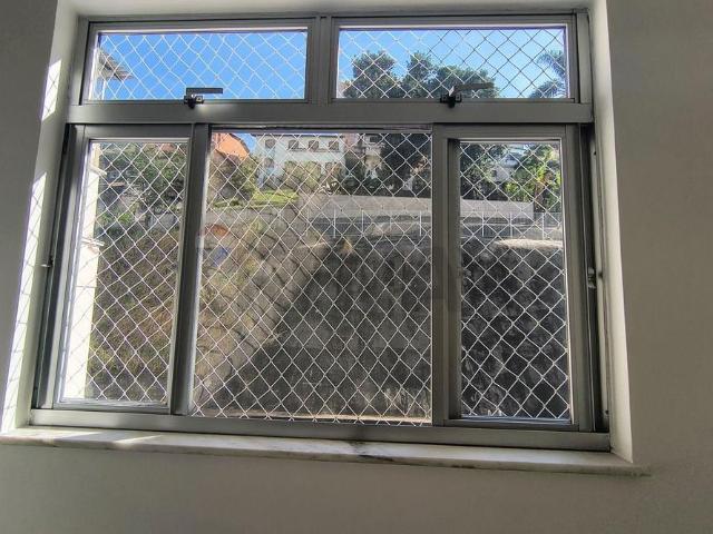 Excelente apartamento com varanda e bem iliminado em Santa Helena, Juiz de Fora