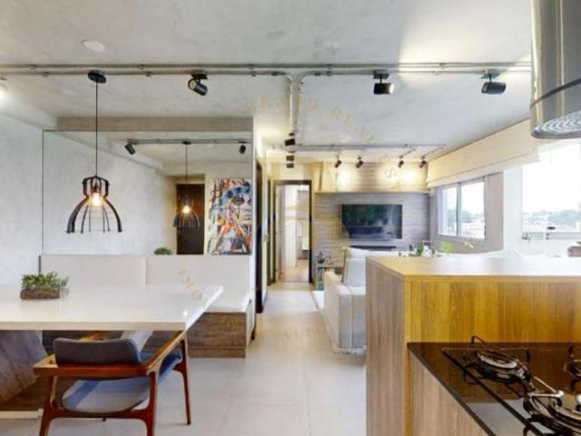 Excelente apartamento, com varanda envidraçada, localizado no bairro Vila Santa Catarina