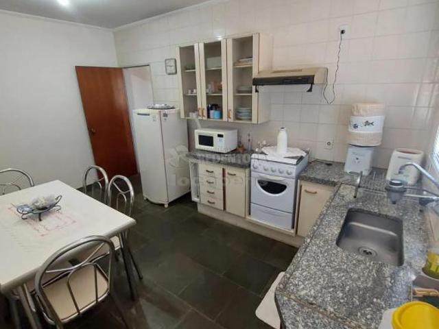 Excelente Apartamento com 02 quartos e 01 garagem coberta Vila Redentora