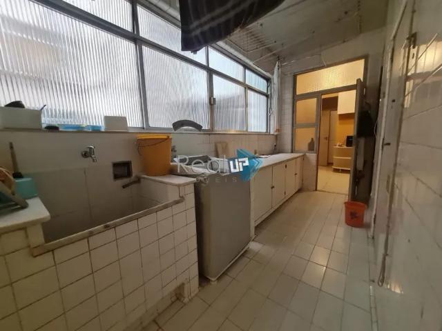 Excelente Apartamento com 02 Vagas em Copacabana