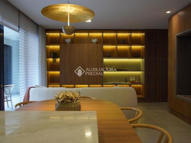 EXCELENTE APARTAMENTO COM 116, ÁREA PRIVATIVA E 2 VAGAS DE GARAGEM NO ALTO DA XV!
