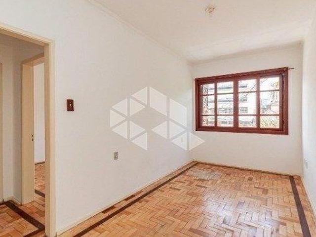 Excelente apartamento com 1 dormitório, de frente, no bairro Floresta Porto Alegre
