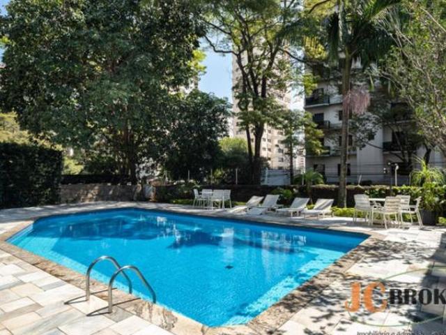 Excelente apartamento com 250 m² de área útil, sala, varanda, 4 suítes, 4 vagas
