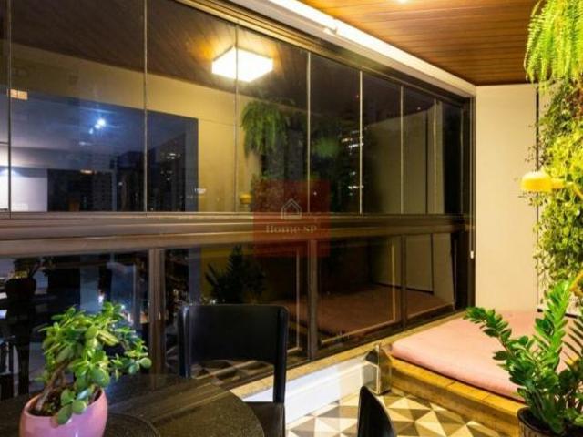 Excelente apartamento com 200m², reformado, 3 dormitórios, sendo 3 suítes, 4 vagas