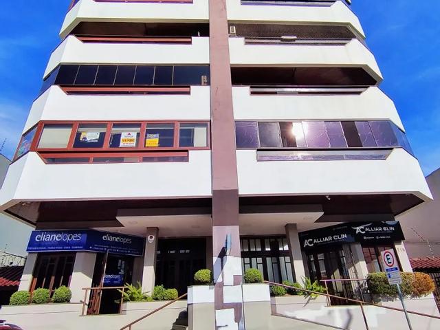 Excelente Apartamento com 2 dormitórios sendo um suíte para locação, em ótima localização no Cen