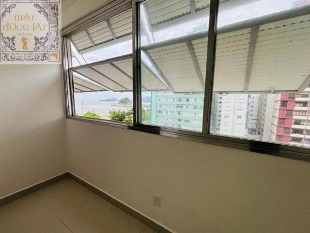 Excelente apartamento com 2 dorms, reformado, em prédio frente à praia, no bairro da Pompeia, Santos