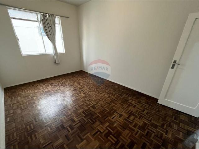 Excelente apartamento com 2 quartos, sala, cozinha com armário, lavanderia, banheiro social com box e espelho
