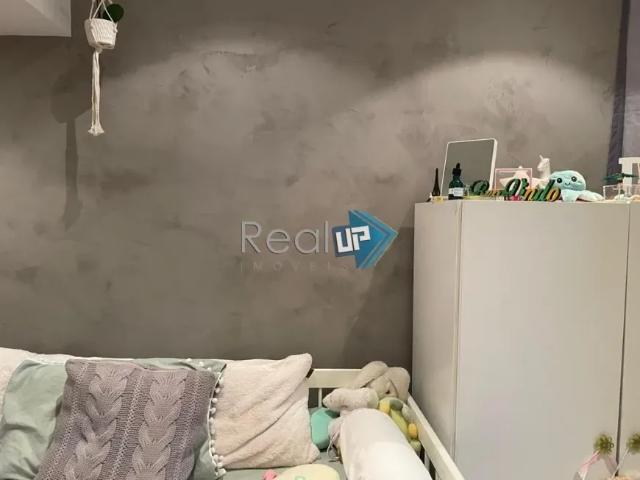 Excelente apartamento com 2 vagas