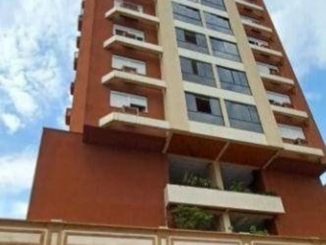 Excelente Apartamento com 3 dormitórios sendo um suíte para locação, em ótima localização no Cent