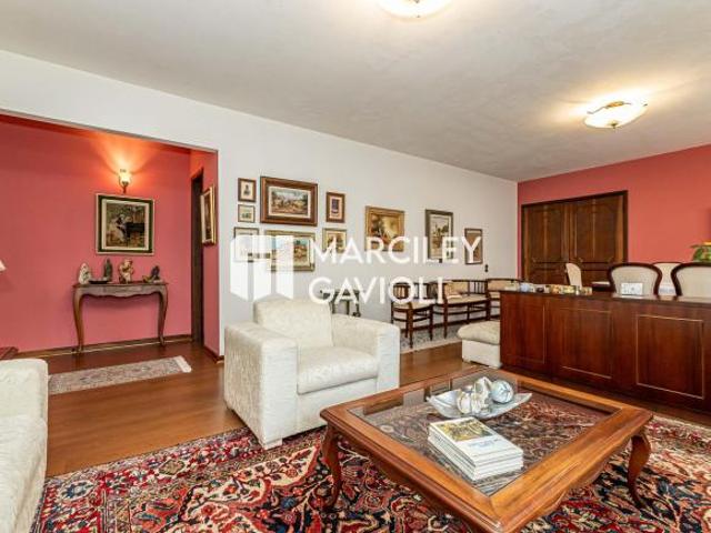 Excelente apartamento com 3 dormitórios, todos com sacada, cômodos amplos, 2 vagas, Bom Retiro