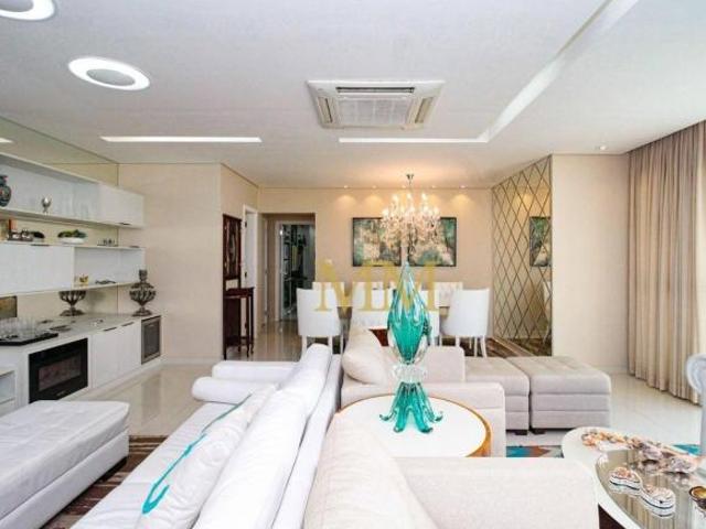 Excelente Apartamento com 3 Suítes na Pompéia, Santos 207 m², Varanda Gourmet e Vista para o Mar