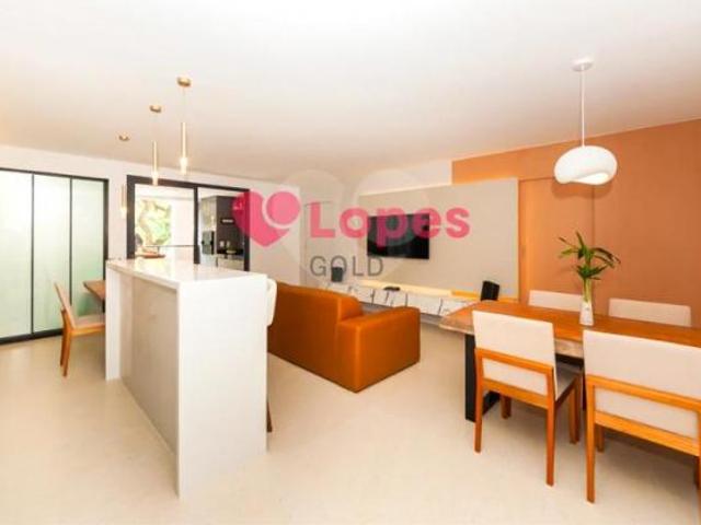 Excelente apartamento com 3 quartos, sendo 1 suíte, com 2 vagas, no Água Verde