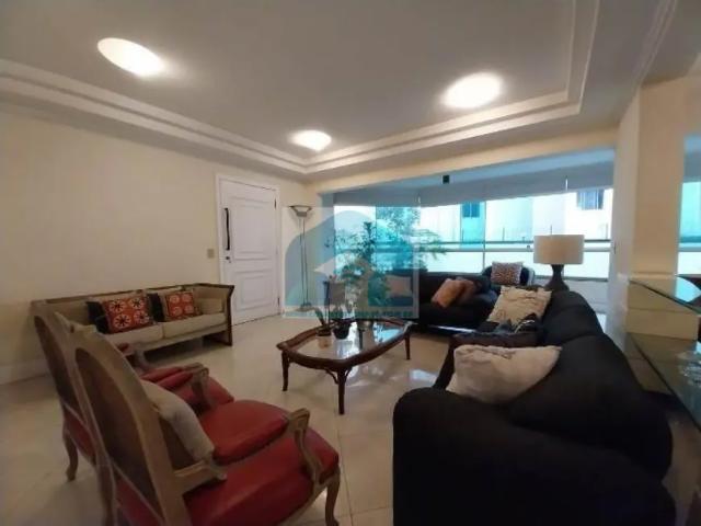 Excelente apartamento Campo Belo reformado com 3 suítes e localização privilegiada
