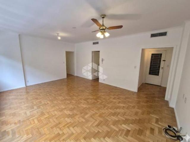 Excelente Apartamento clássico de 3 dormitórios com garagem a venda no centro histórico