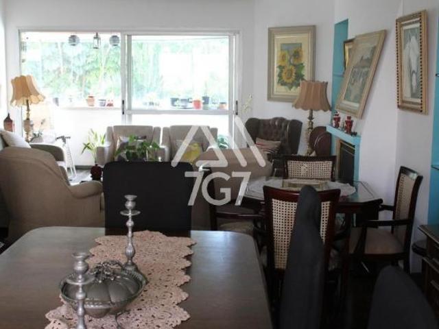 EXCELENTE APARTAMENTO À VENDA EM MOEMA