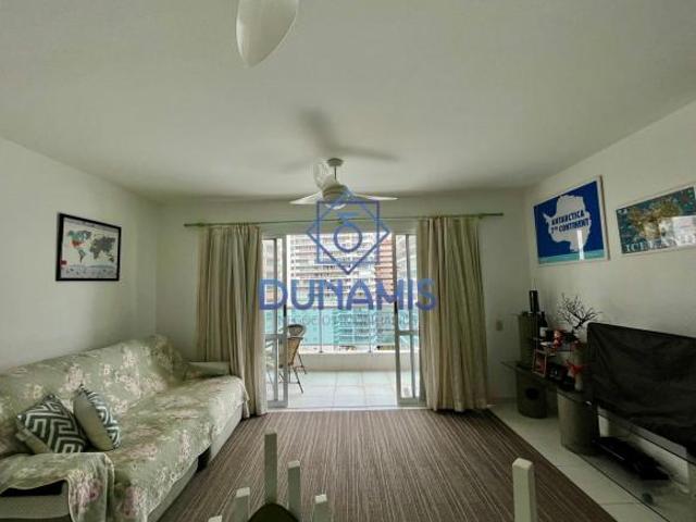 Excelente apartamento à venda na quadra do mar, com duas vagas Guarujá SP