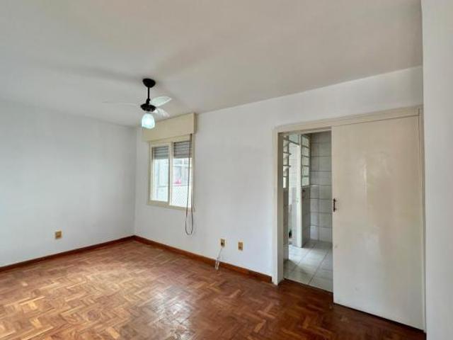 Excelente apartamento à venda no bairro Passo d'  Areia com 2 dormitórios