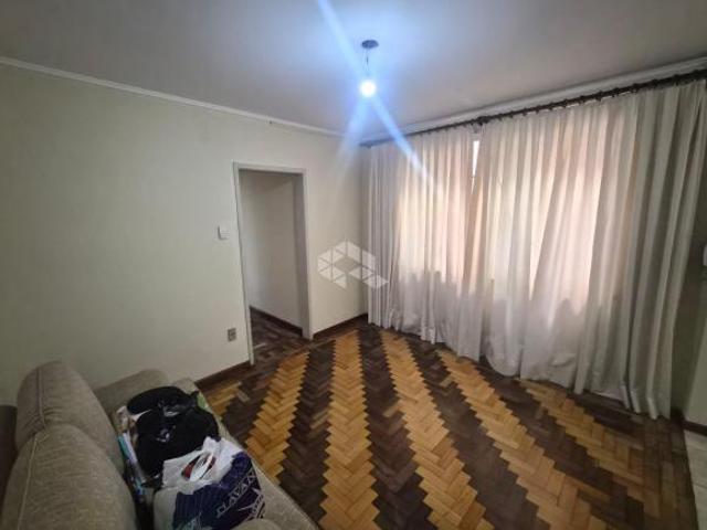 Excelente apartamento amplo de 3 dormitórios, silencioso na Av. Protásio Alves, próximo a Av. Carlos
