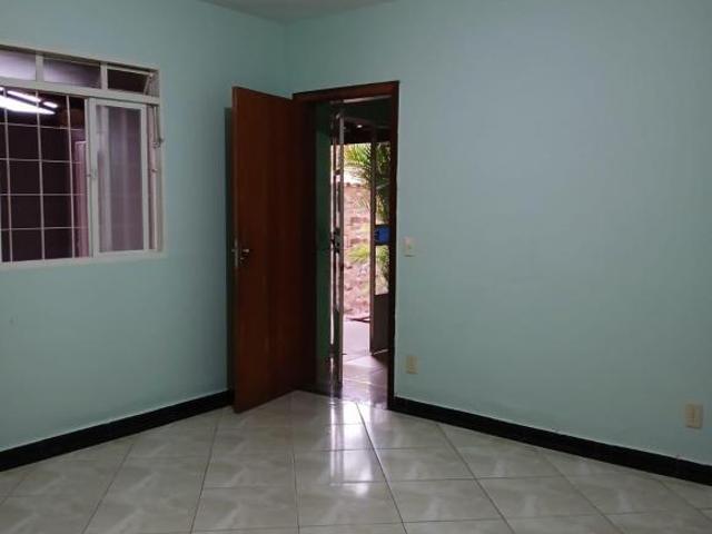 Excelente Apartamento área privativa no Bairro Londrina/ Santa Luzia/MG