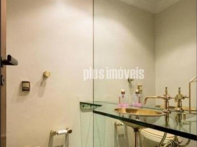 EXCELENTE APARTAMENTO BEM LOCALIZADO E ENSOLARADO MOEMA 250 m2