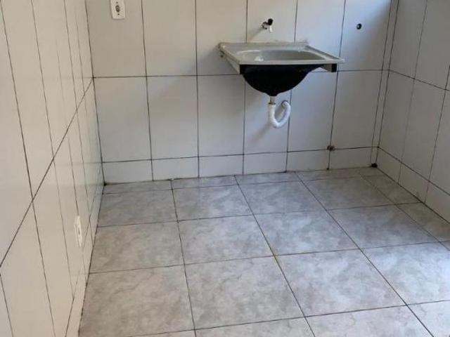 EXCELENTE APARTAMENTO BEM LOCALIZADO PRÃ?XIMO LINHA DE Ã?NIBUS E COMERCIO.02 QUARTOS, 01 SALA, 01