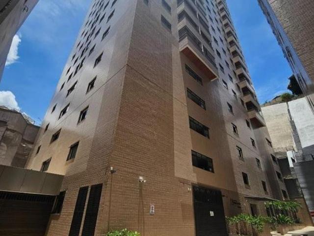 Excelente Apartamento de 3 quartos, com suíte, de frente, com elevadores, portaria 24 horas e 1 vag