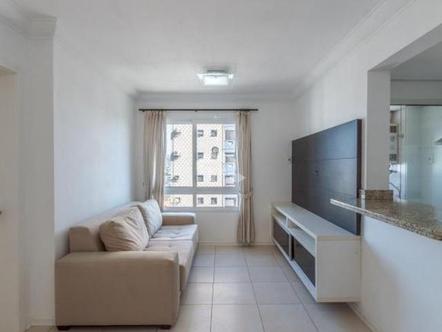 Excelente apartamento de 01 dormitório/suíte de 42m² privativos semi mobilado e vaga, no Concept do