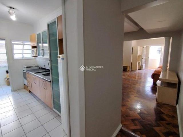 Excelente apartamento de 02 Dormitórios, de frente, sacada, área privativa de 99,92m², originalmen