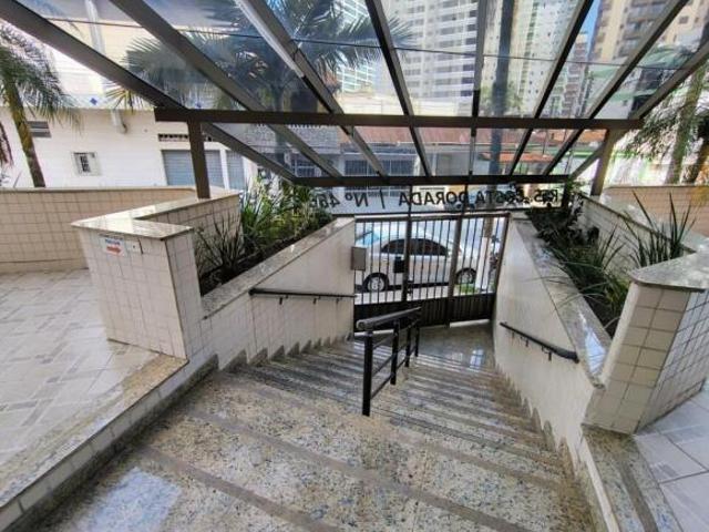 Excelente apartamento de 02 dormitórios, sendo 01 suíte com sacada e vista para o mar, ampla sala pa