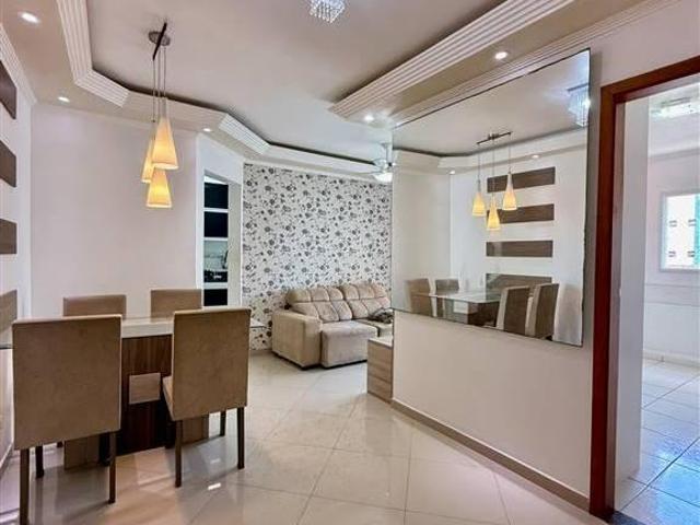 Excelente apartamento de 02 dormitórios, sendo 01 suíte, sacada gourmet envidraçada. O imóvel está l