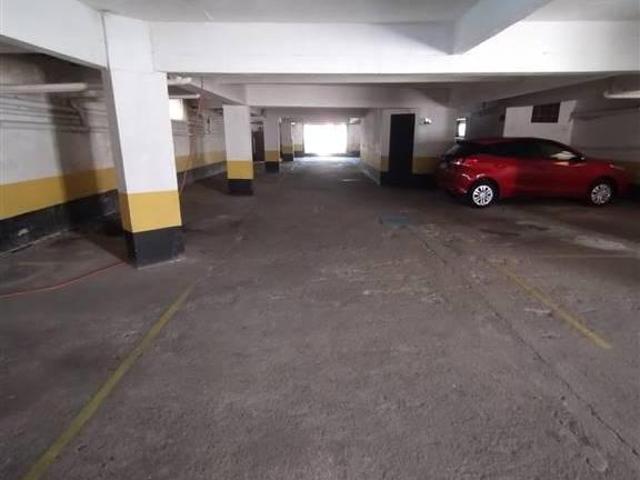 Excelente apartamento de 02 dormitórios, sendo 01 suíte, sacada integrada com os dormitórios. O imó